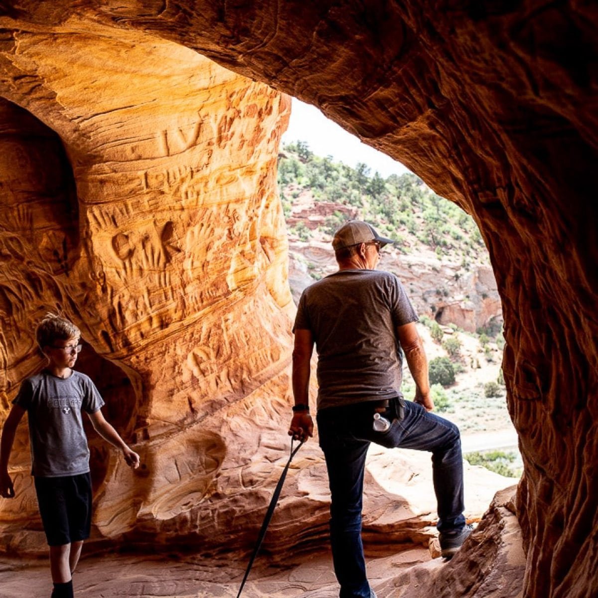 Visiting Moqui Caverns - Kanab Utah Places To Visit