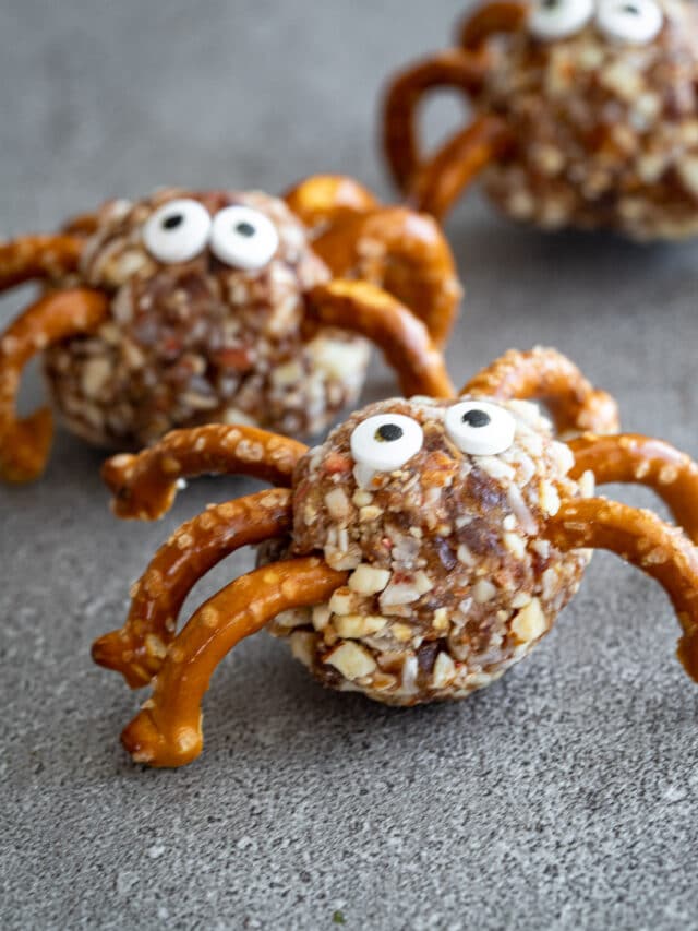Easy Spider Halloween Snacks - A Red Spatula