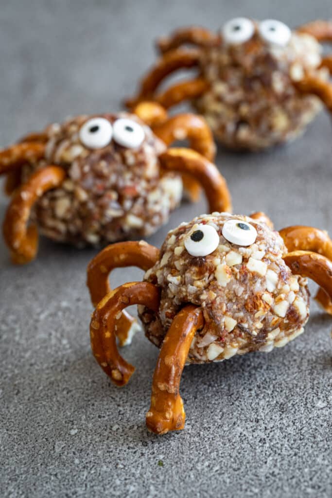 Easy Spider Halloween Snacks - A Red Spatula