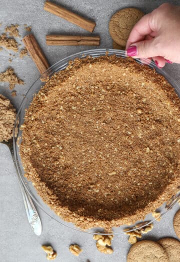 2 Gingerbread Pie Crust Recipes - A Red Spatula