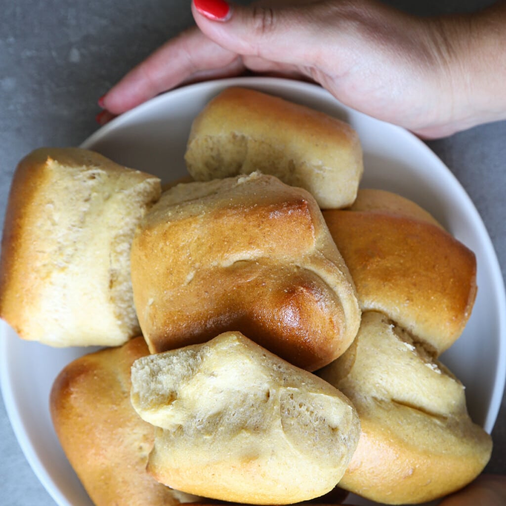 Pull-Apart Whole Wheat Dinner Rolls Recipe (Fluffy and Tender) - A Red ...